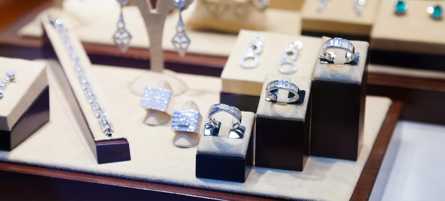 Custom vs. Ready-Made Jewellery: Pros, Cons & How to Decide